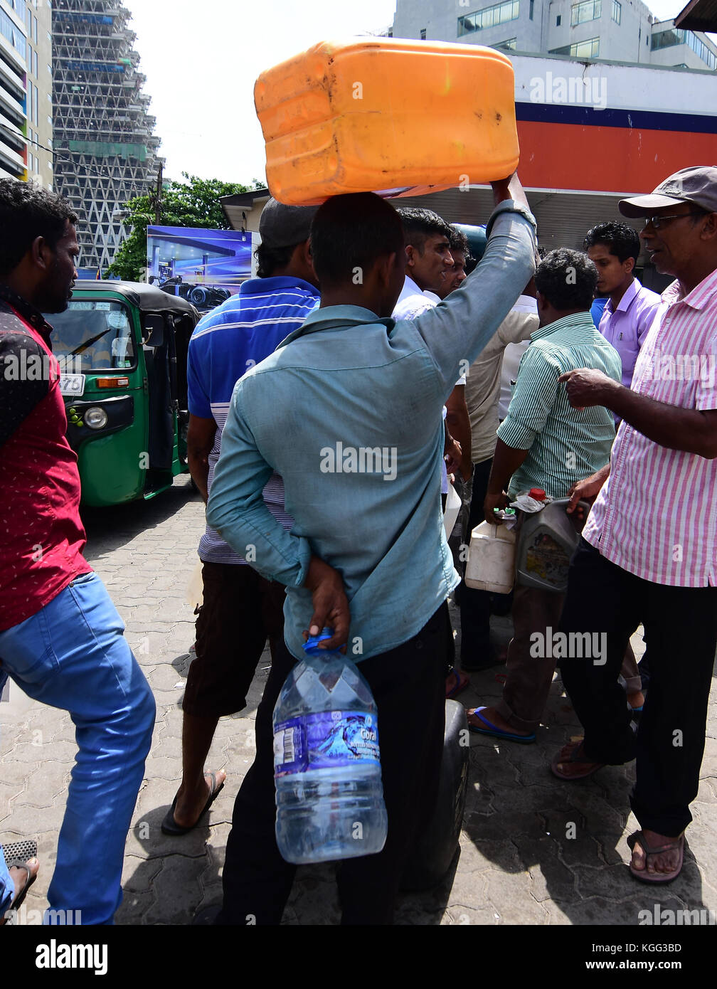 Fuel queues sri lanka hi-res stock photography and images - Alamy