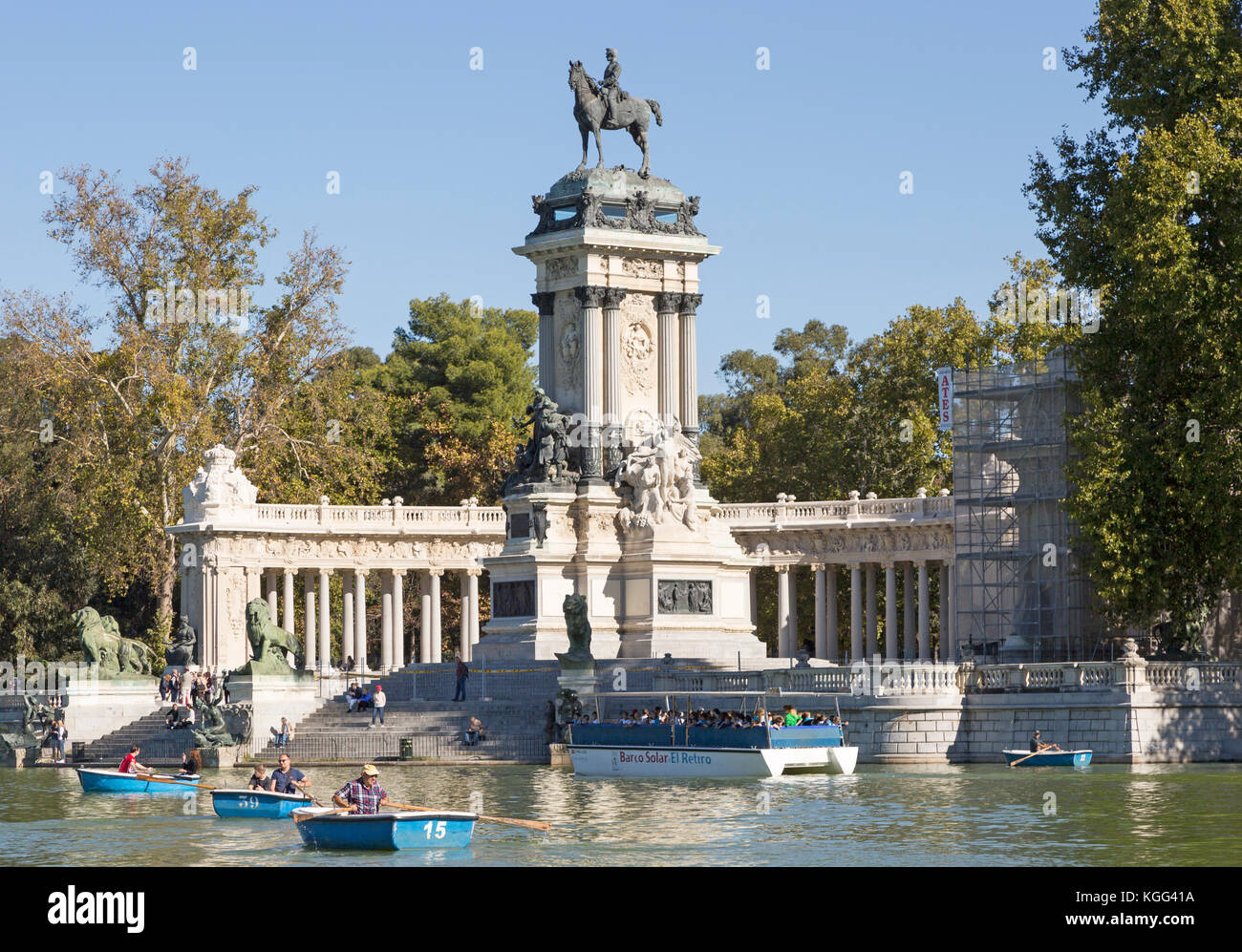 Rowing boats in boating pond of Estanque, El Retiro park, Madrid, Spain ...