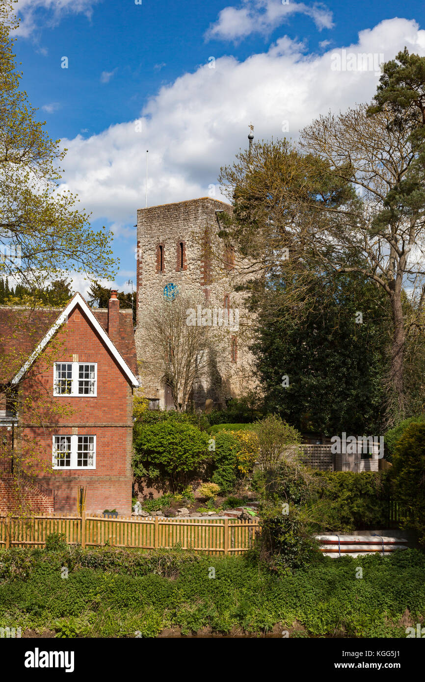 A view from the bridge over the River Beult at Yalding of the church ...