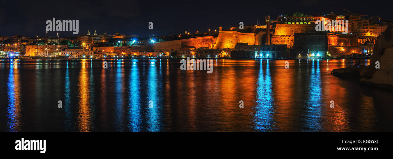 Night view of valletta hi-res stock photography and images - Alamy