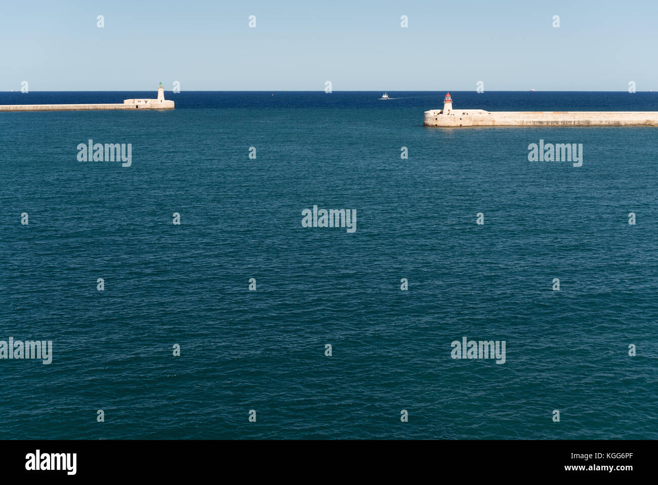 Harbour breakwaters hi-res stock photography and images - Alamy