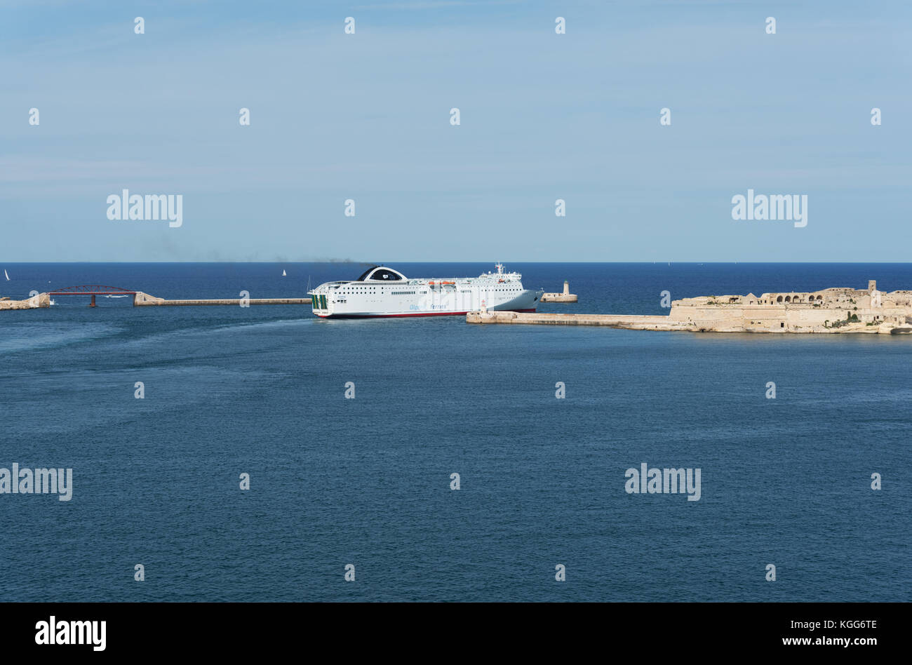 Harbor entrance to grand harbour hi-res stock photography and images ...