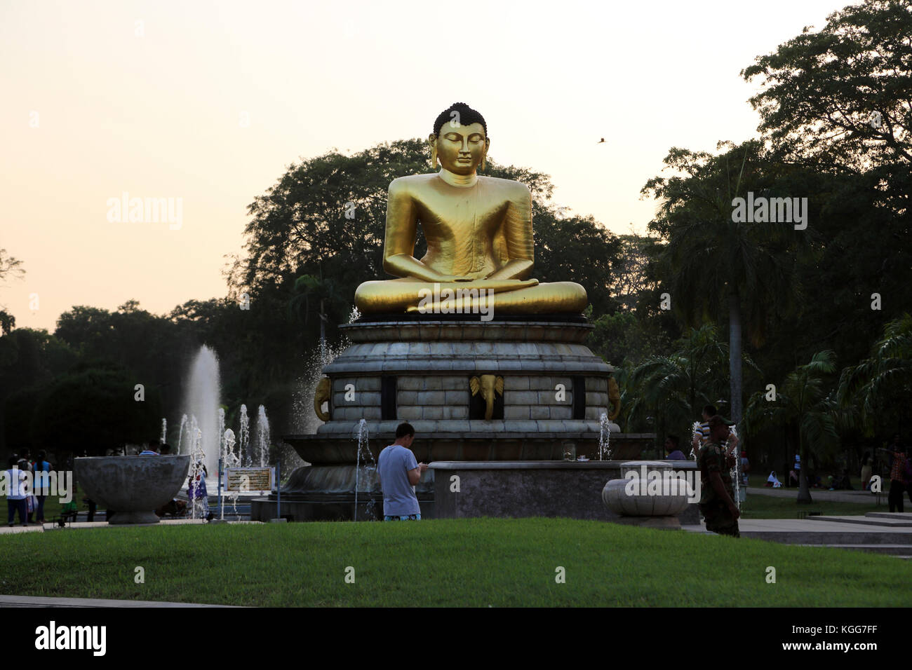 Viharamahadevi Park Hunupitiva Colombo Sri Lanka large gilded Buddha in ...