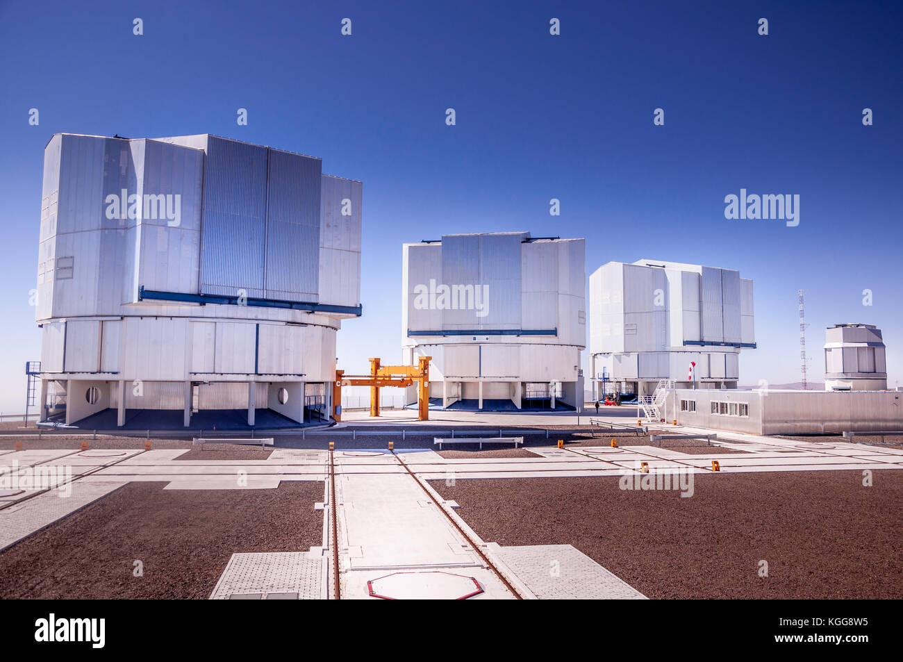 Atacama desert chile observatory hi-res stock photography and images ...