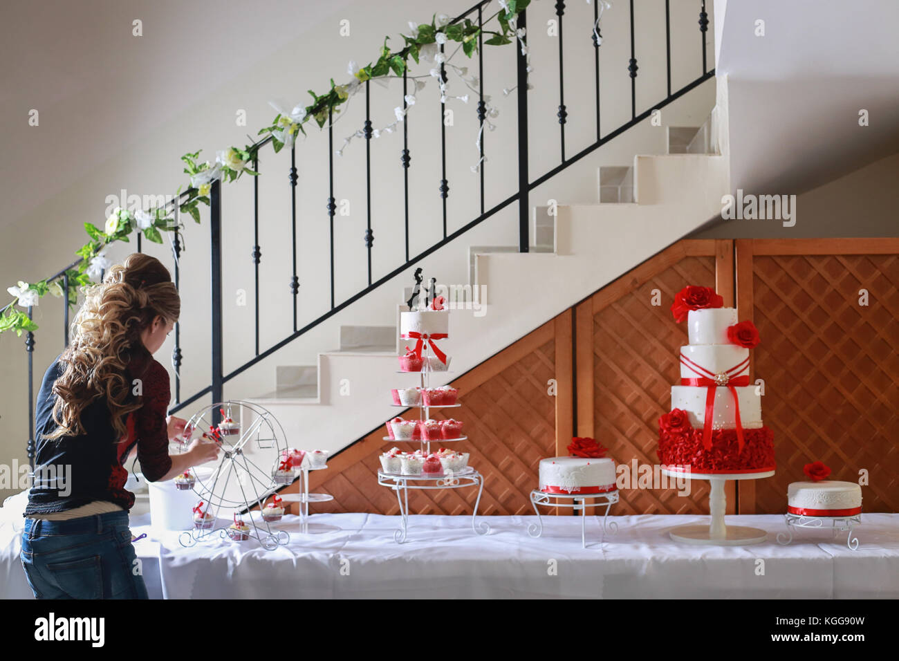 4 tier cake hi-res stock photography and images - Alamy
