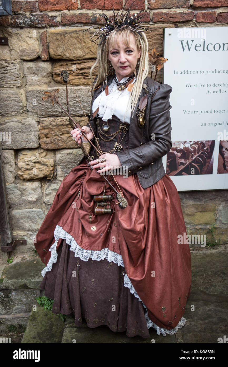 Whitby goth weekend 2017 hi-res stock photography and images - Alamy