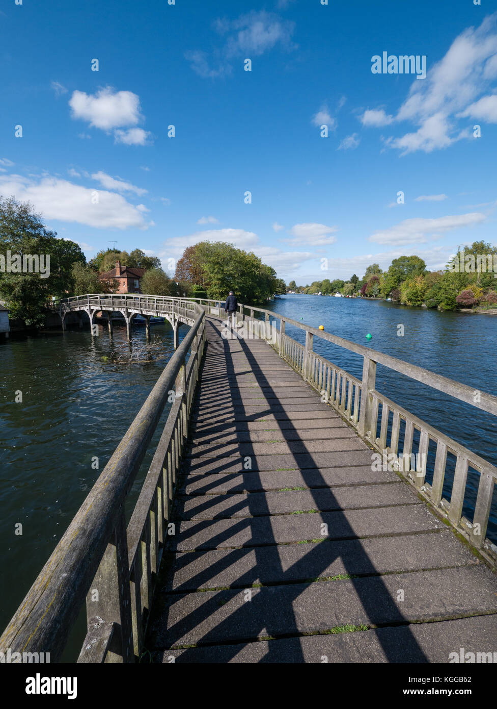 Walkway, Marsh Lock, River Thames, Henley-on-Thames, Oxfordshire ...