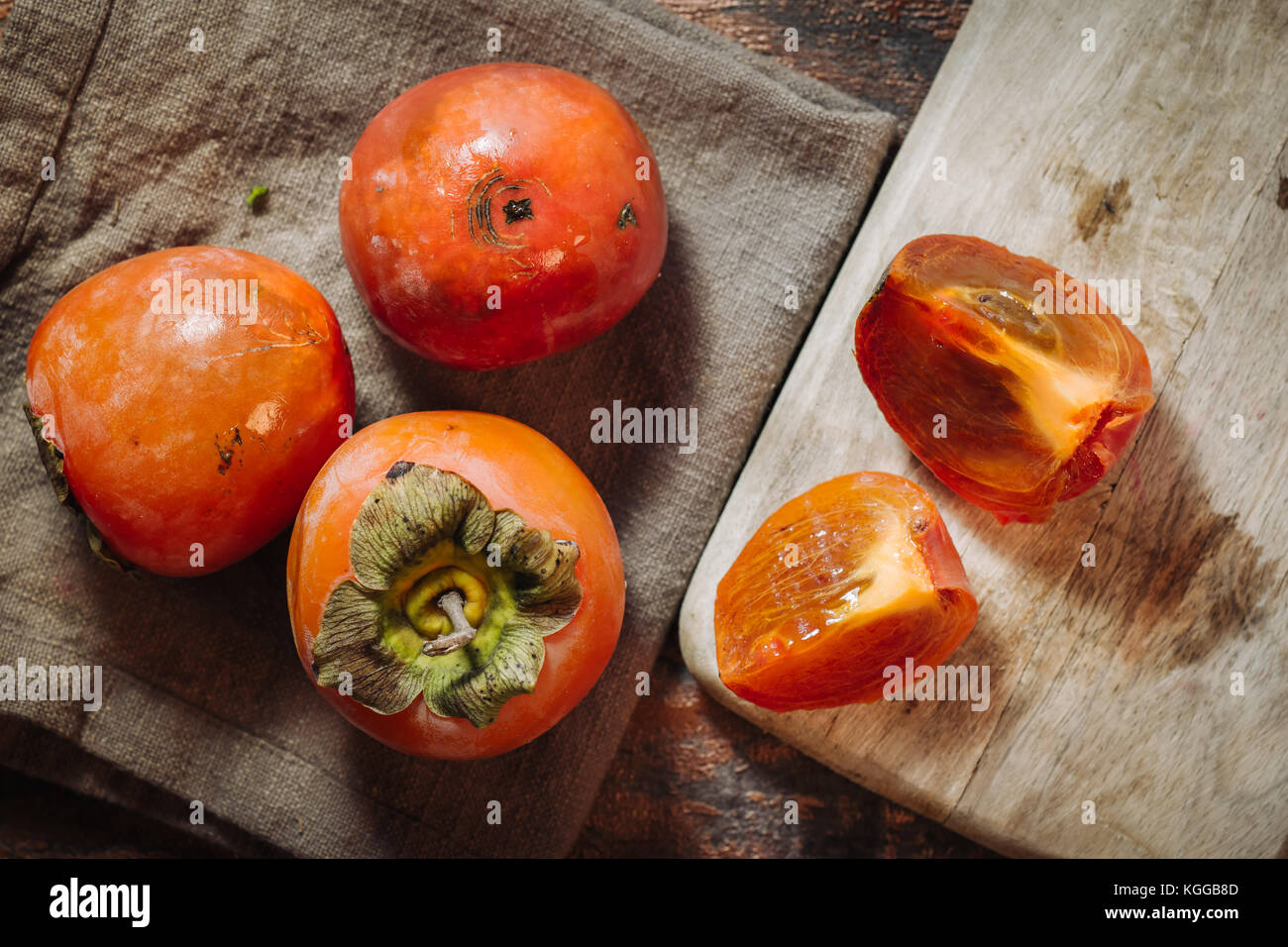 Fresh raw persimmon fruits in Autumn season Stock Photo - Alamy