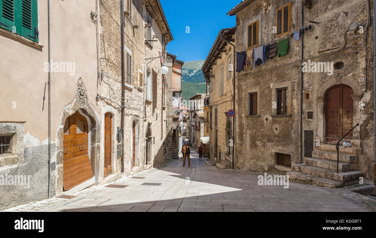 Scanno (L'Aquila) - A view of the little ancient town Stock Photo - Alamy
