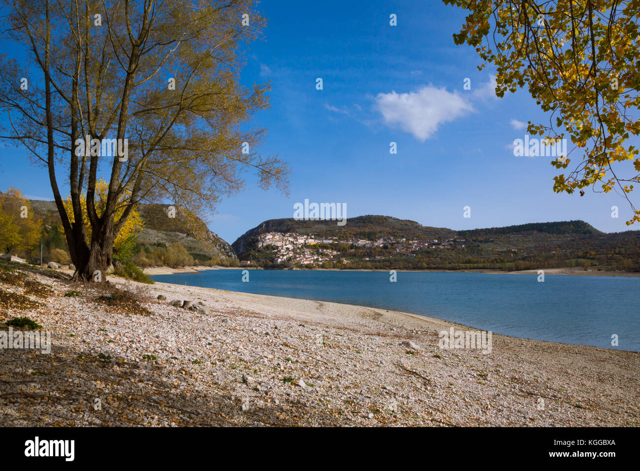 Barrea lake (Abruzzo, Italy) - Autumn in Barrea lake and its colors ...
