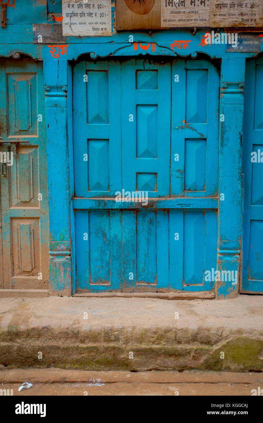 Old wooden door bhaktapur nepal hi-res stock photography and images - Alamy