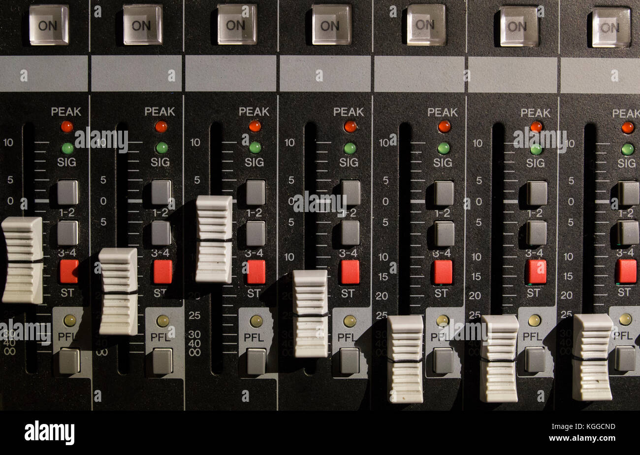 Electronic mixer hi-res stock photography and images - Alamy