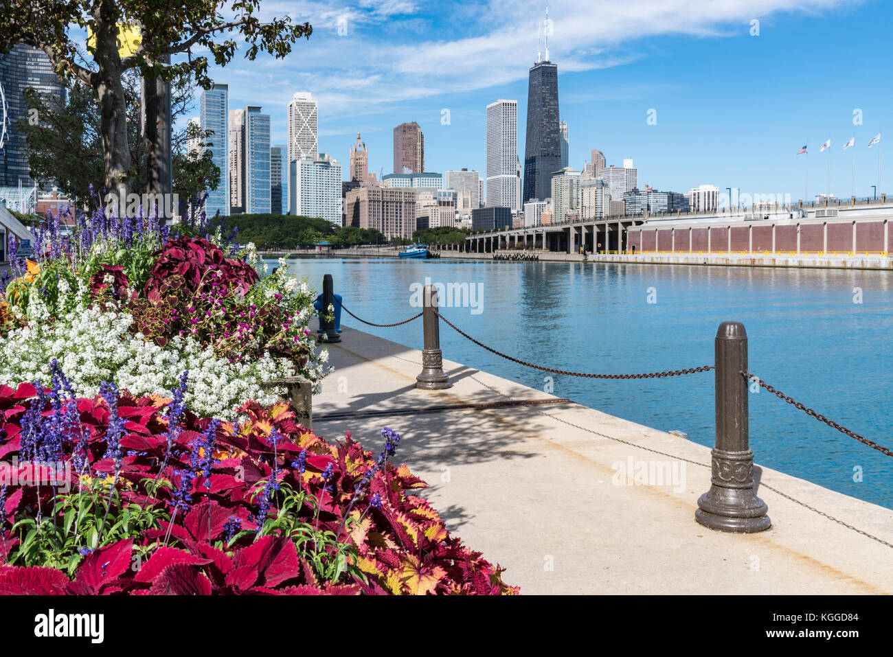 Walkway along the Chicago pier with skyline in background Stock Photo ...