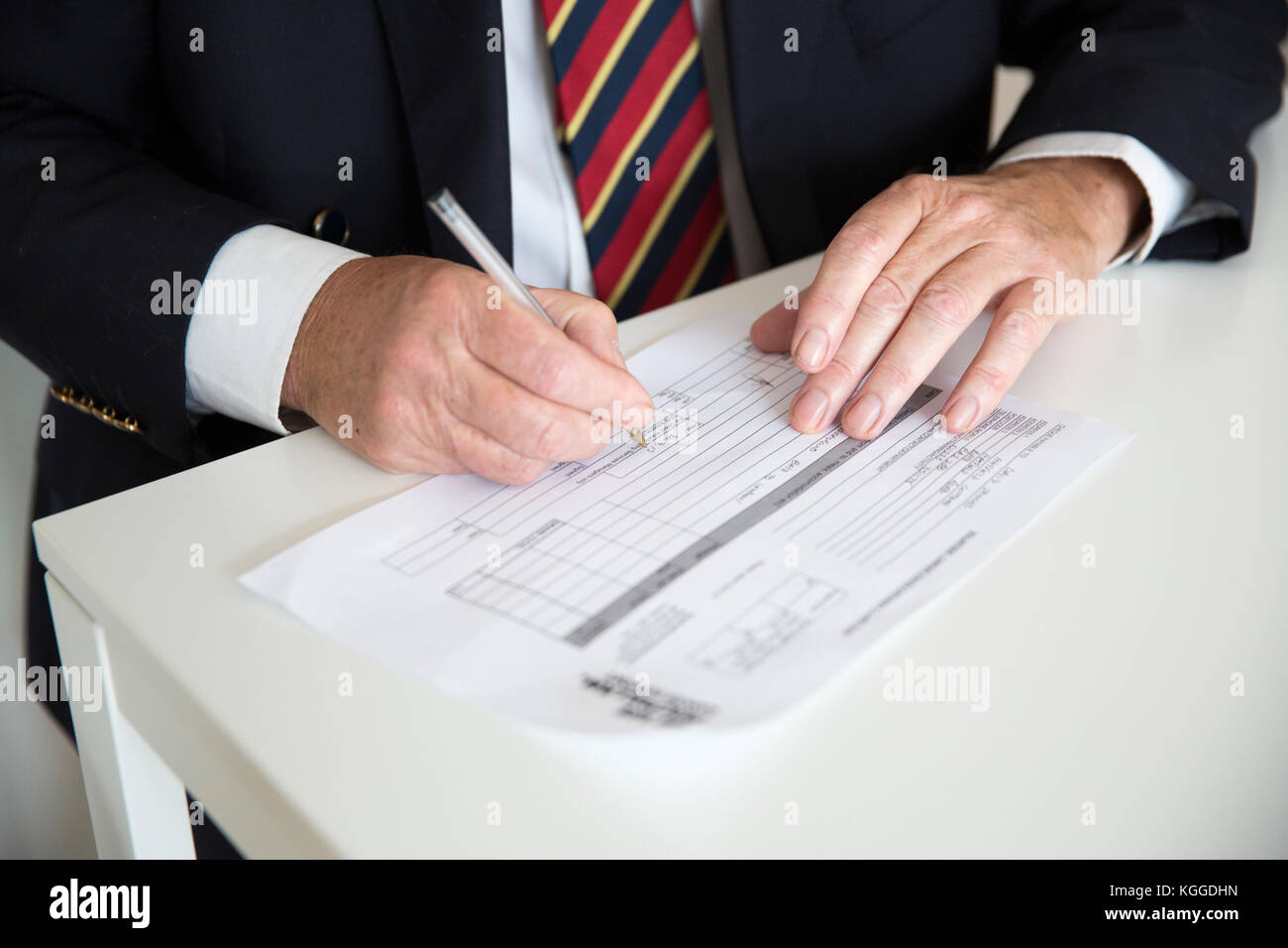 man in suit filling out form Stock Photo - Alamy