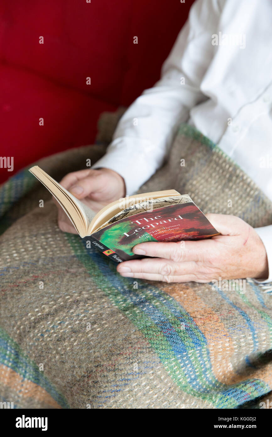 woman sitting reading a book Stock Photo - Alamy