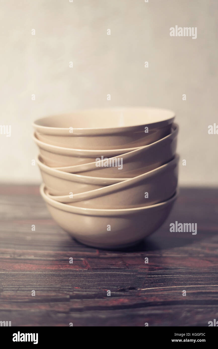 White deep dish on a dark background Stock Photo - Alamy