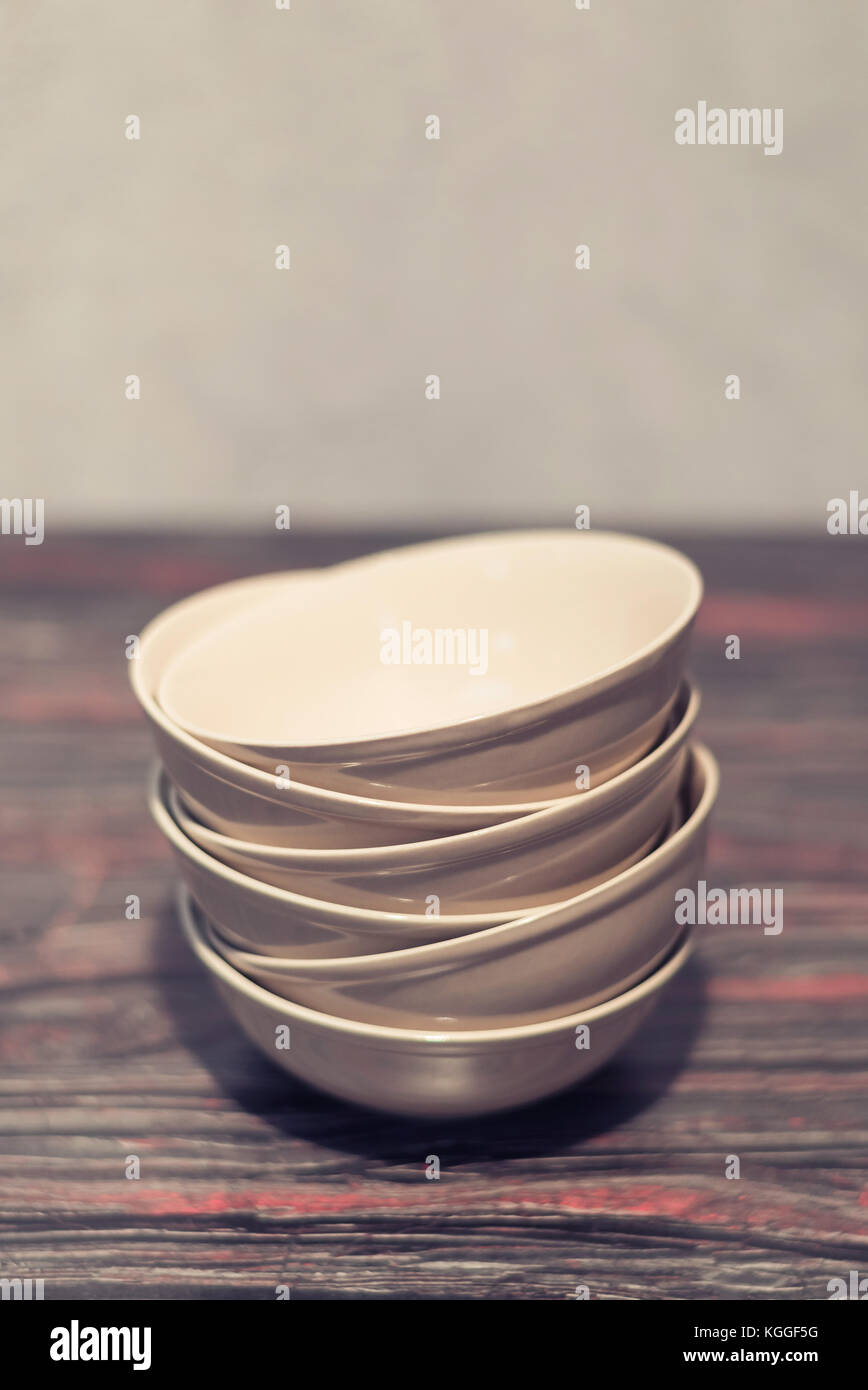 White deep dish on a dark background Stock Photo - Alamy