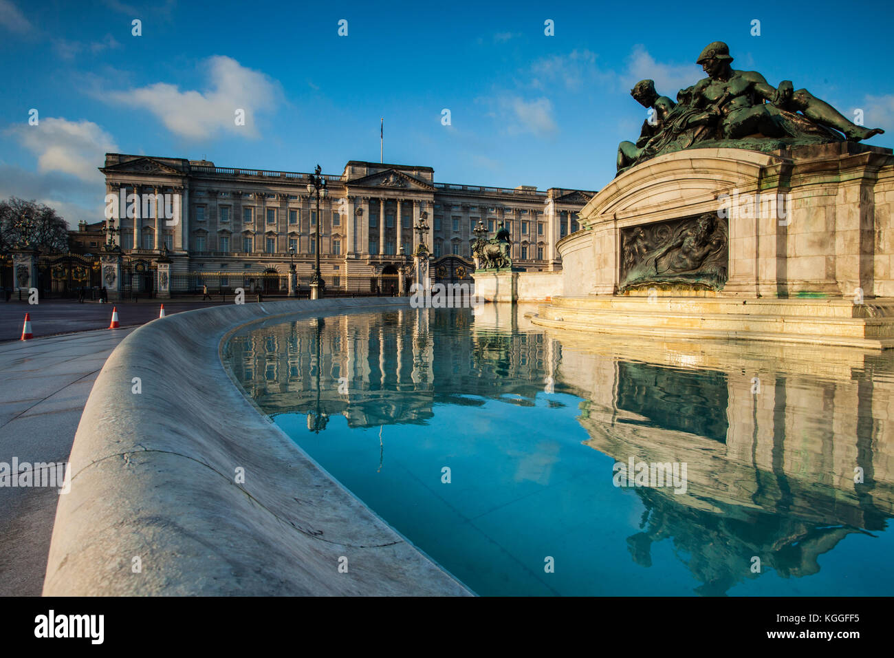 Morning at Buckingham Palace in London Stock Photo - Alamy