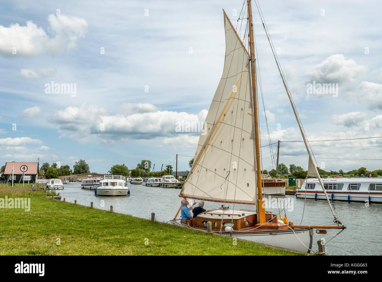 Traditional british lifestyle hi-res stock photography and images - Alamy