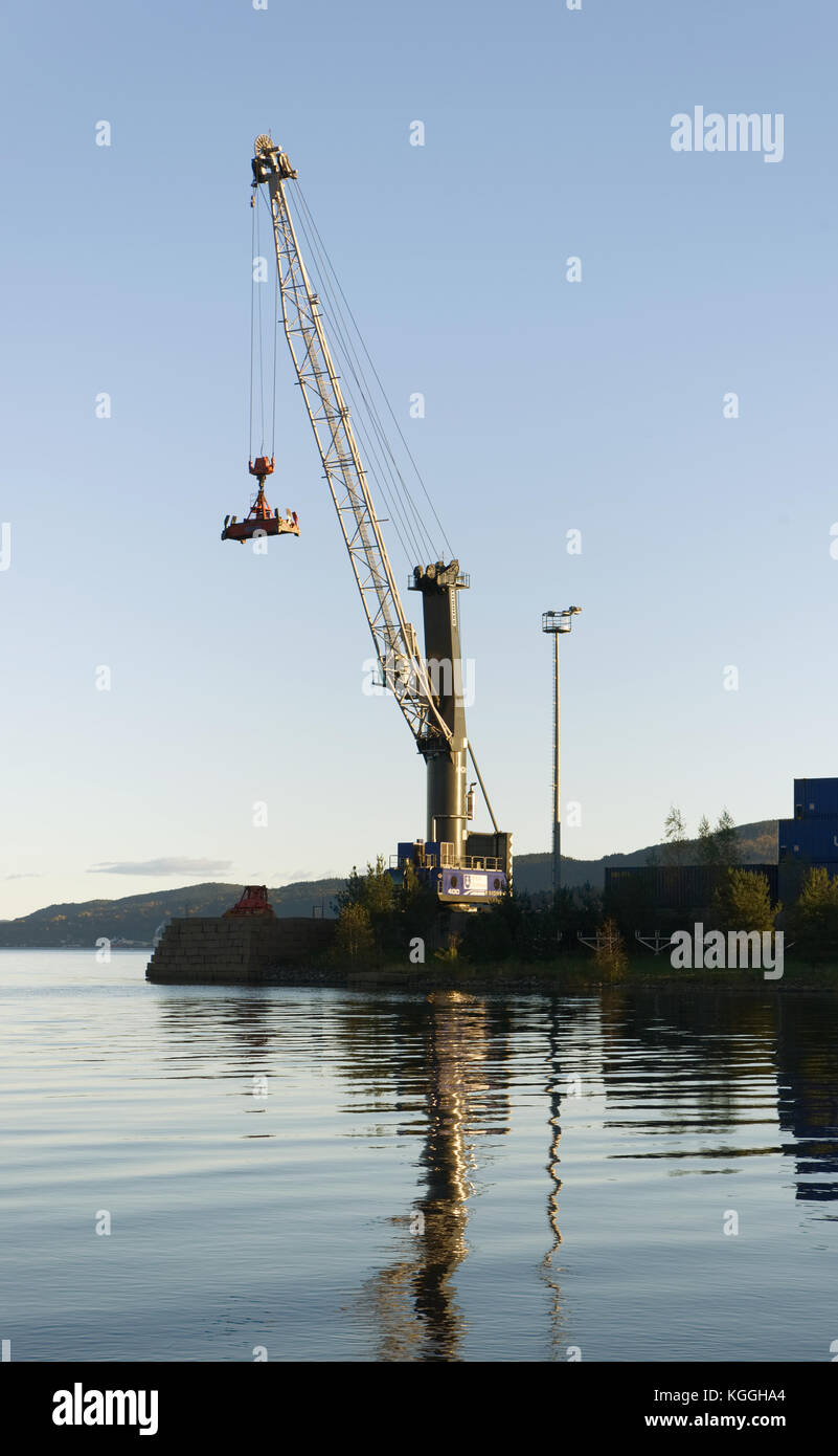 Container crane hi-res stock photography and images - Alamy