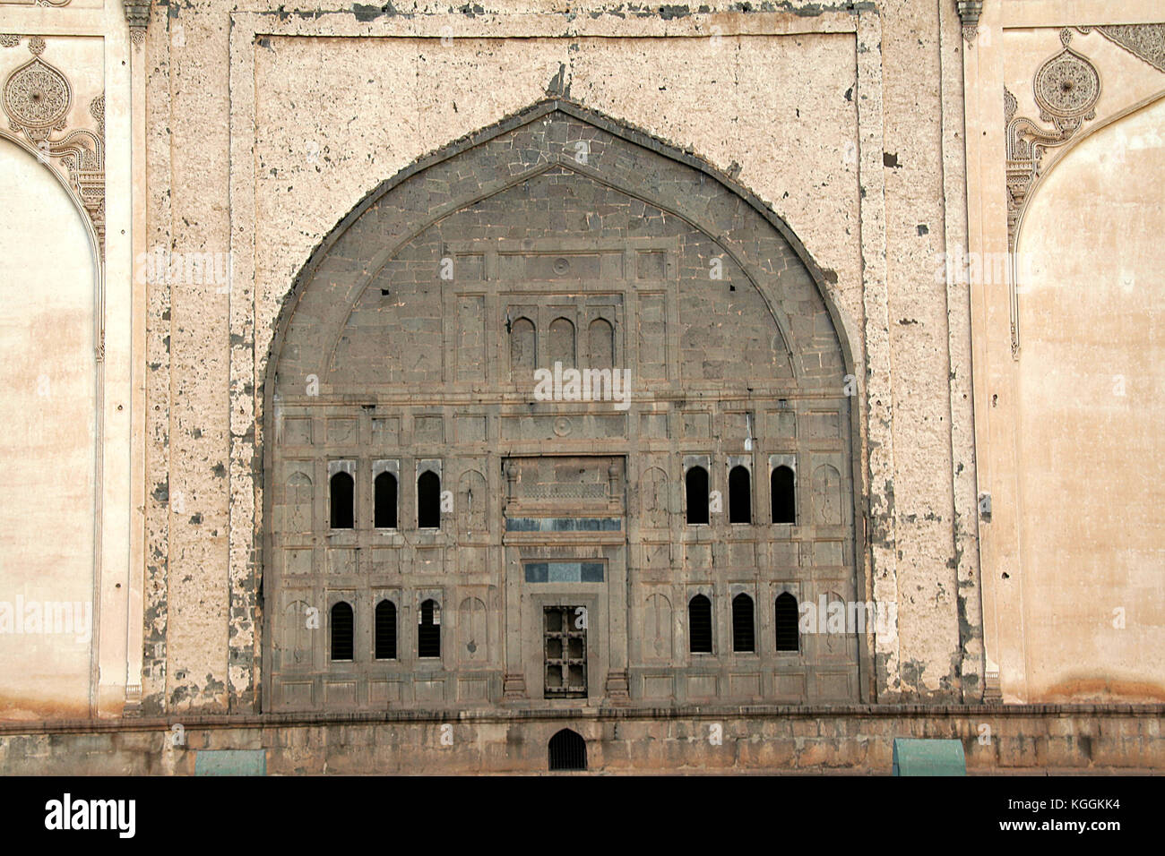 Colossal door hi-res stock photography and images - Alamy