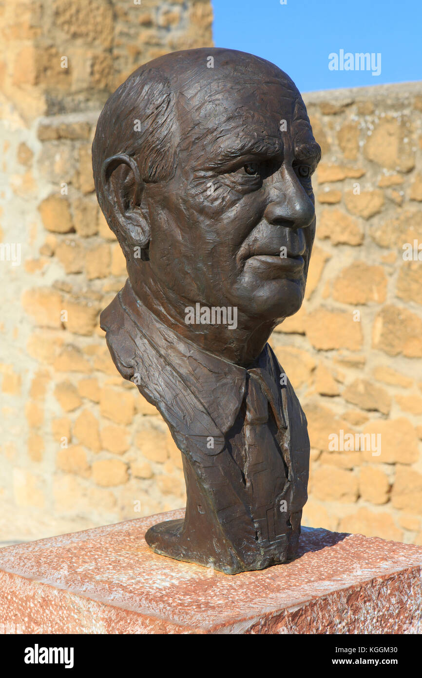 British cultural historian hi-res stock photography and images - Alamy