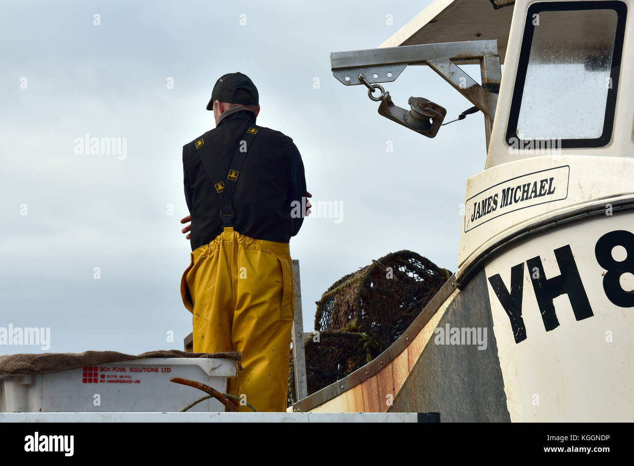 Fishermen and oilskins hi-res stock photography and images - Alamy