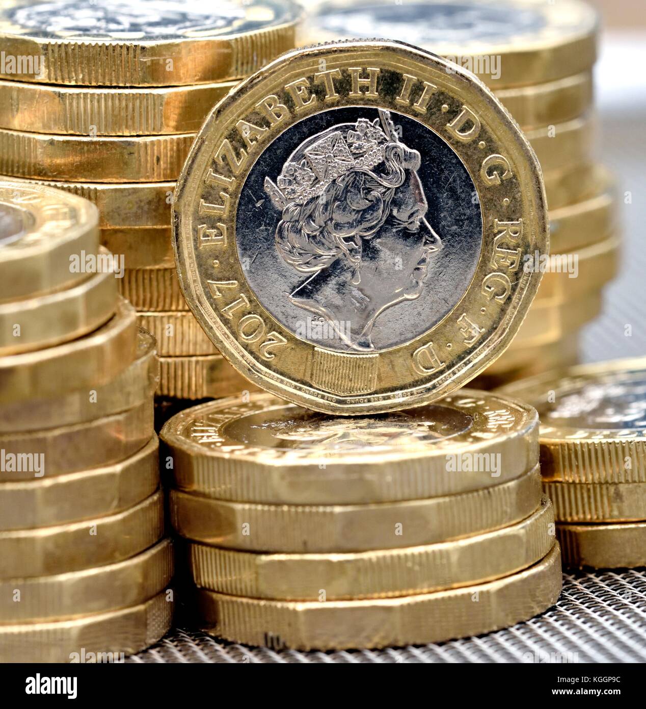 Close up stack coins hi-res stock photography and images - Alamy