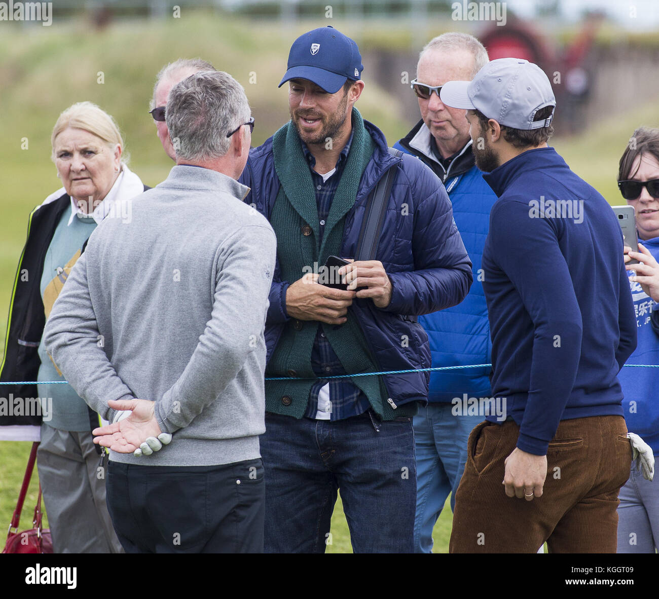 Jamie Redknapp seen again without his wedding ring while talking to ...