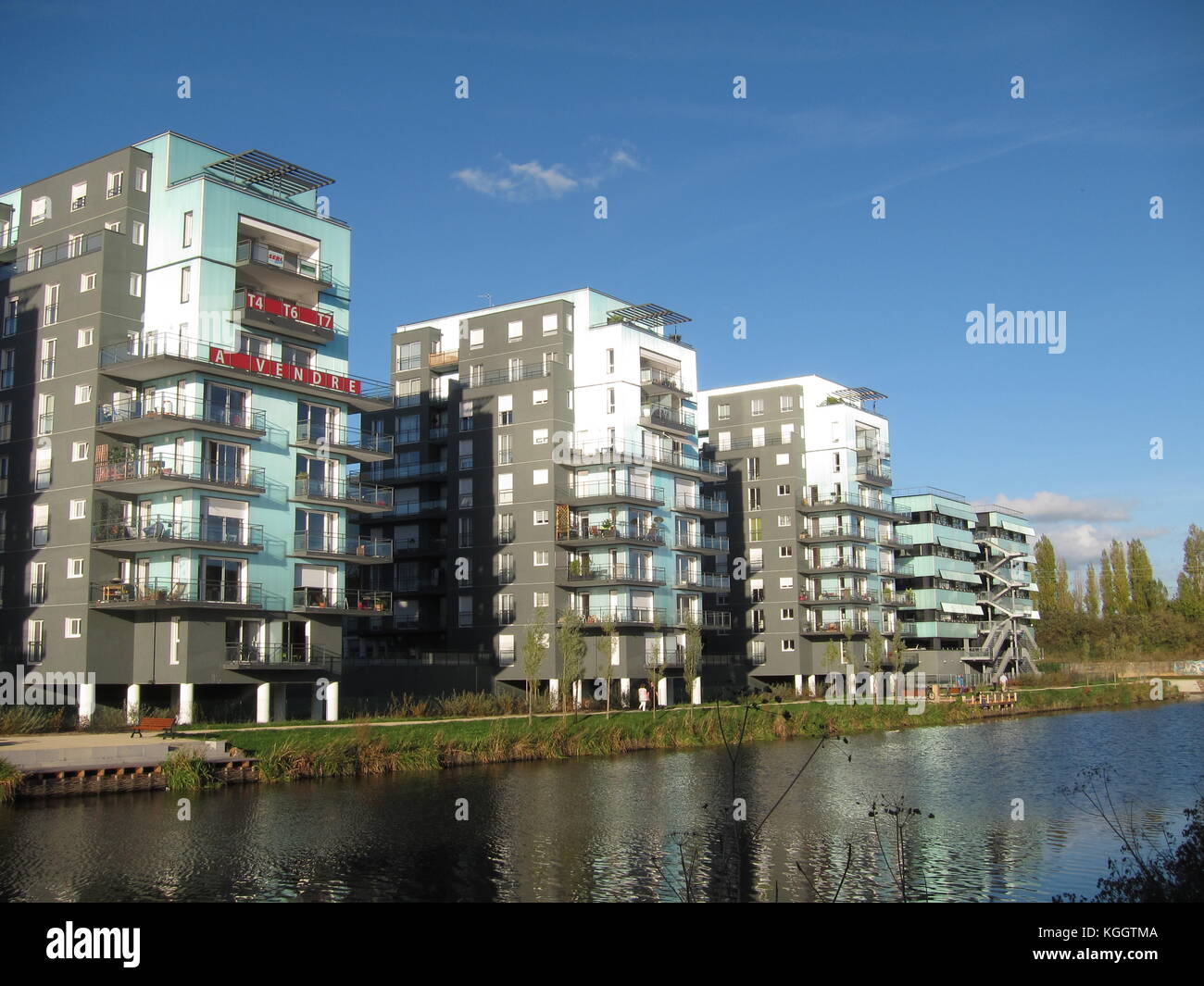 Modern buildings reflected in the River Stock Photo - Alamy