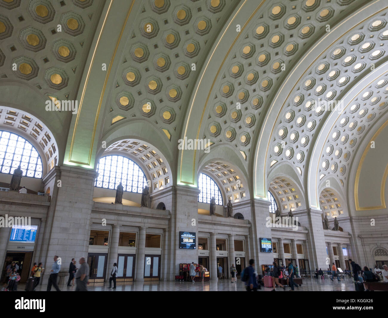 Amtrak train interior hi-res stock photography and images - Alamy