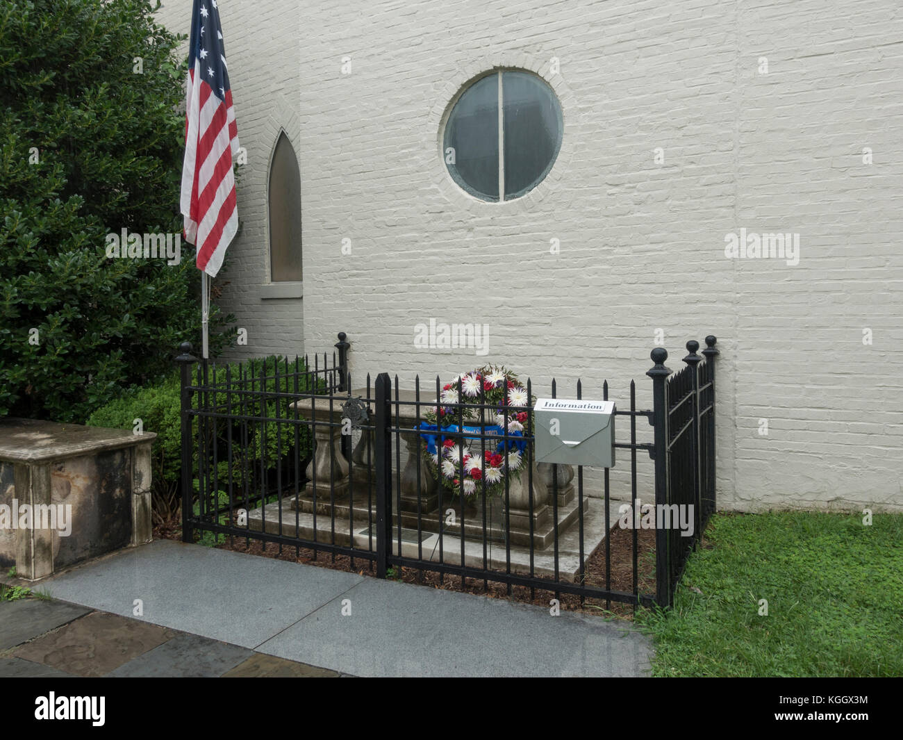 Tomb of the Unknown Soldier of the American Revolution in the ...