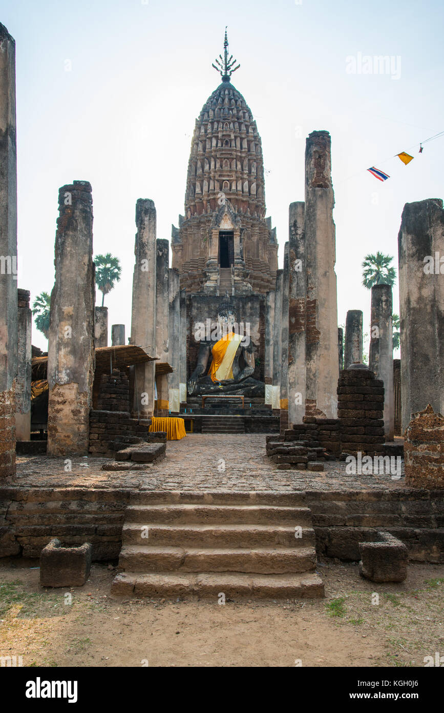 Buddha image in front of pagoda in ruined temple Stock Photo - Alamy
