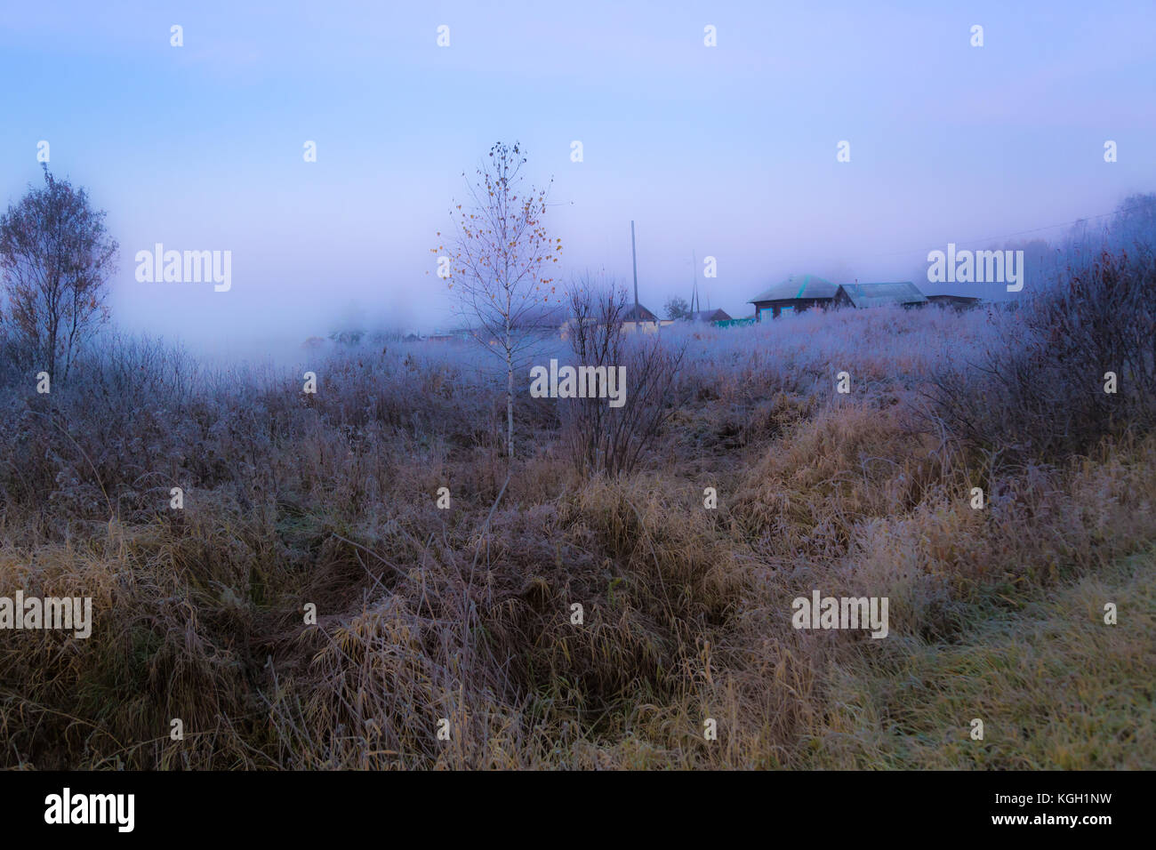 October fog hi-res stock photography and images - Alamy