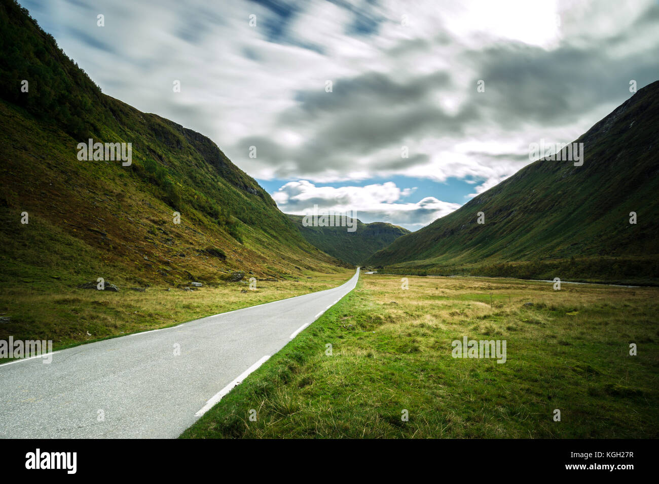 Straight mountain hi-res stock photography and images - Alamy