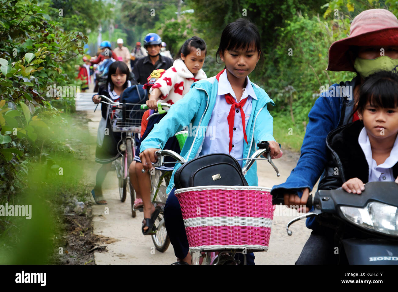Vietnamese school girl hi-res stock photography and images - Alamy