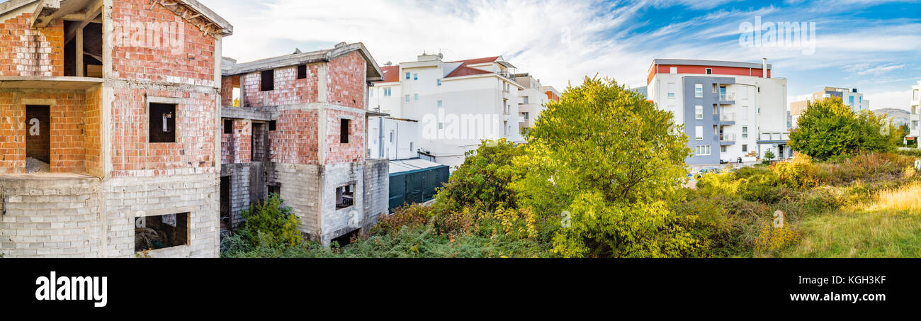 houses under construction in residential neighborhood Stock Photo - Alamy