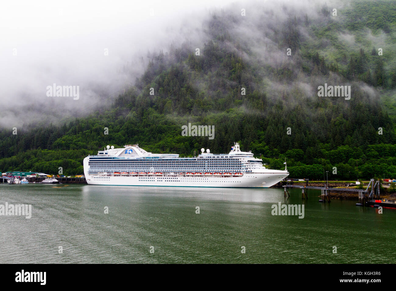 Juneau with cruise ship at anchor hi-res stock photography and images ...