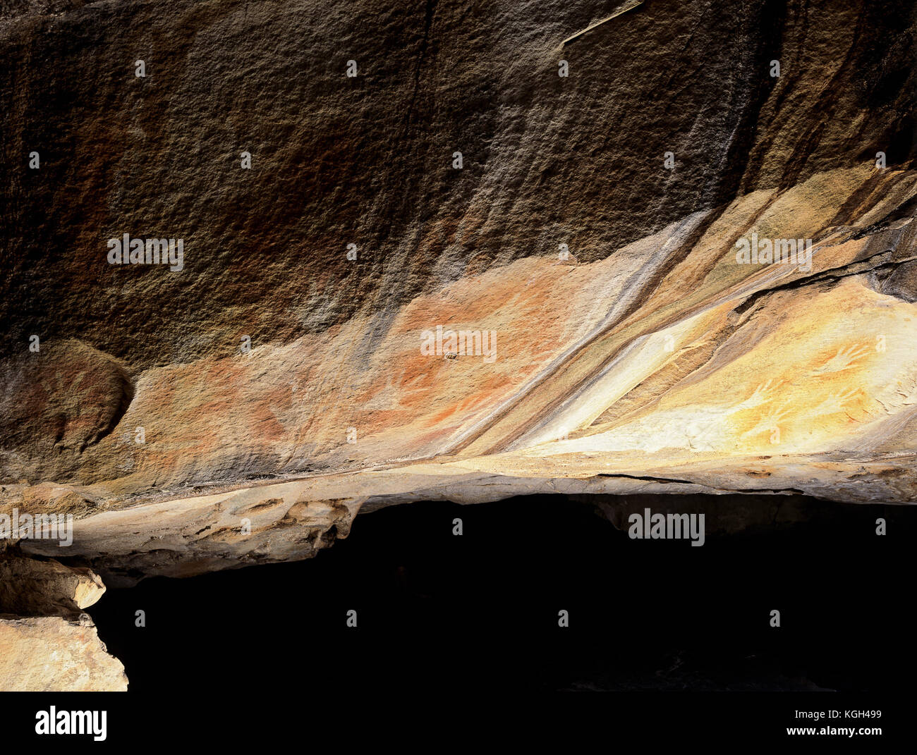 Kenniff cave hi-res stock photography and images - Alamy