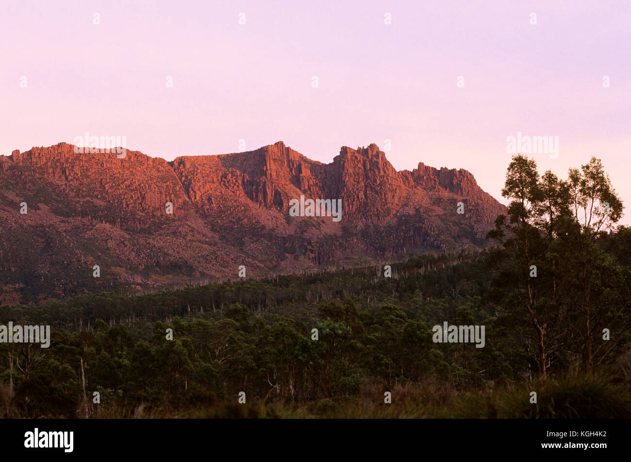 Mount Ossa at sunrise, viewed from Kia Ora Hut on the Overland Track ...