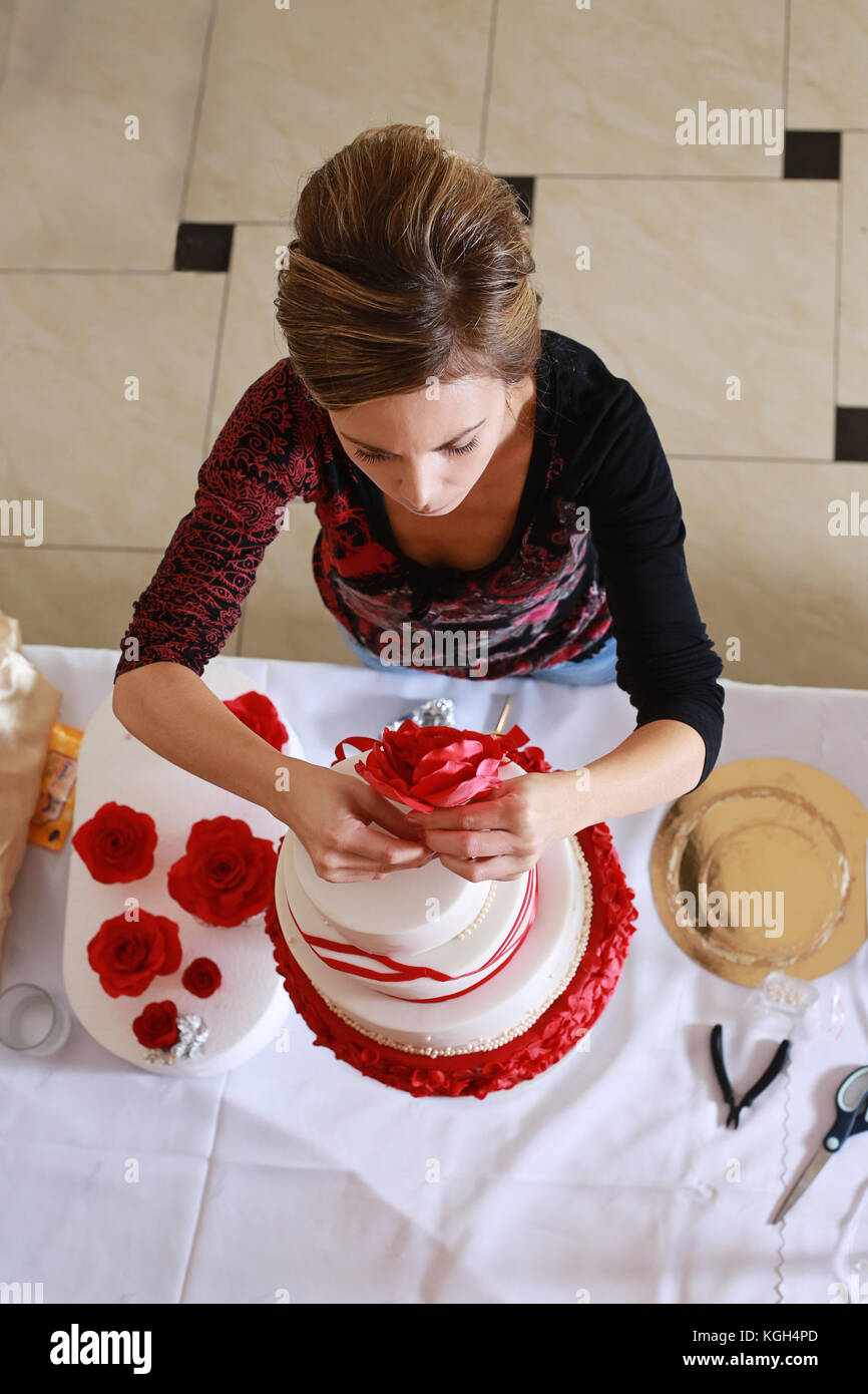 4 tier cake hi-res stock photography and images - Alamy