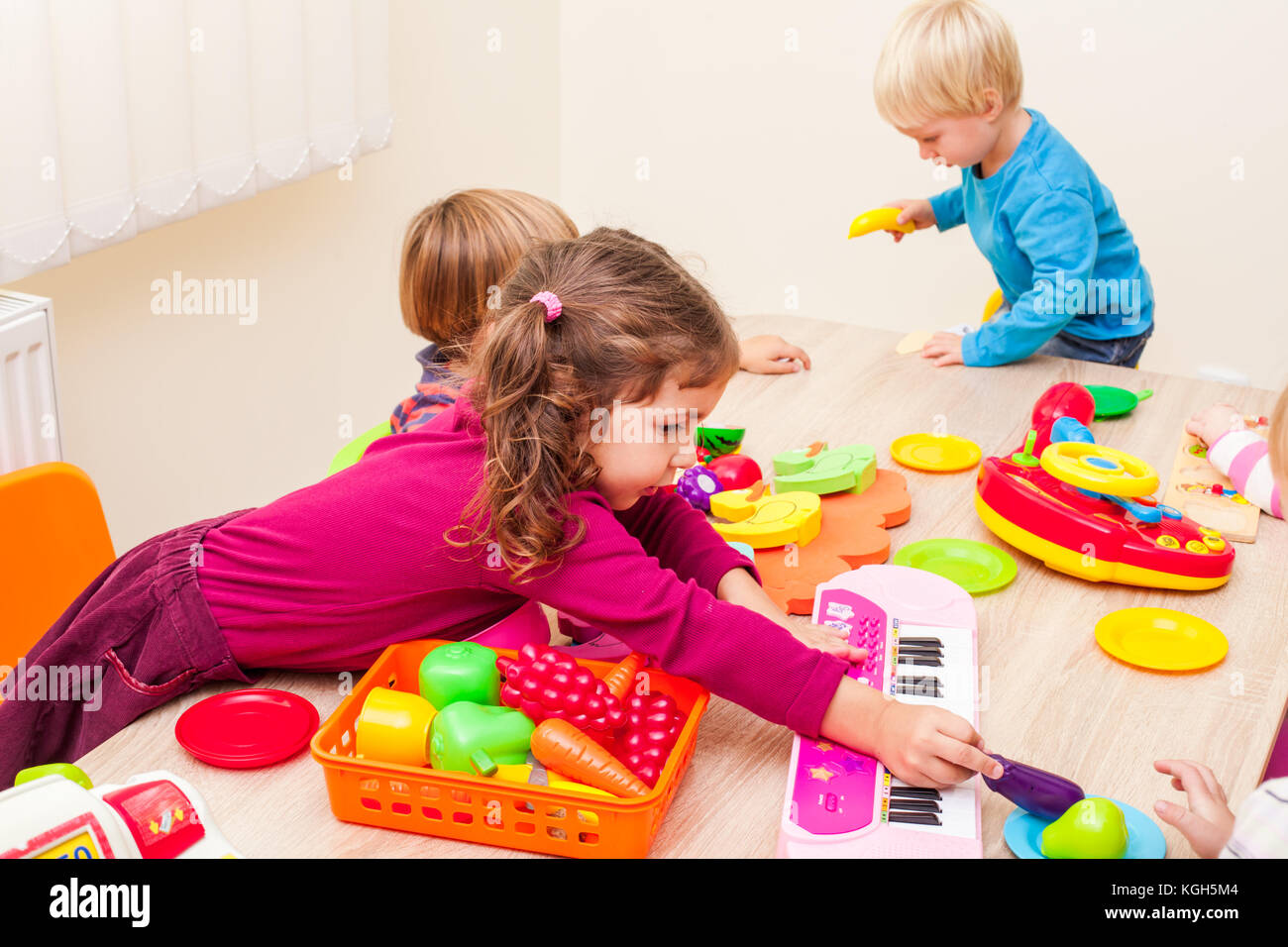 Children playing cooks Stock Photo - Alamy