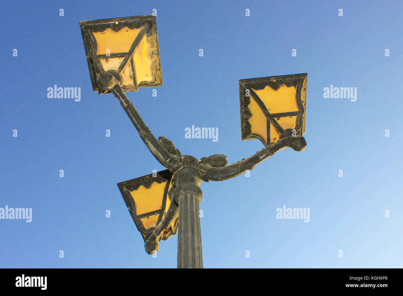 Old lampost design hi-res stock photography and images - Alamy