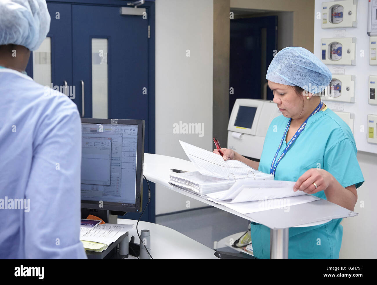 Busy hospital ward nhs hi-res stock photography and images - Alamy