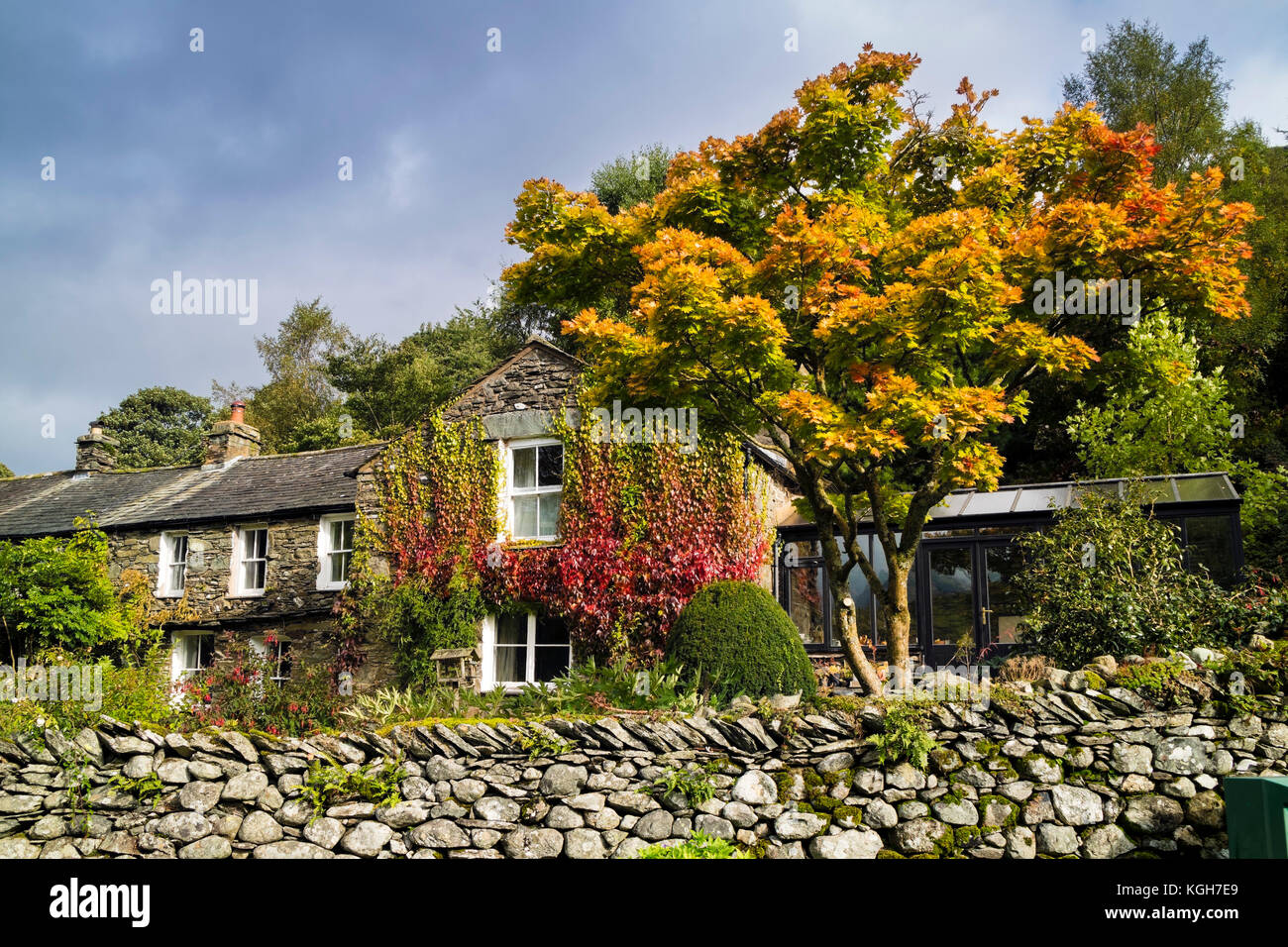 Pretty lake district village hi-res stock photography and images - Alamy