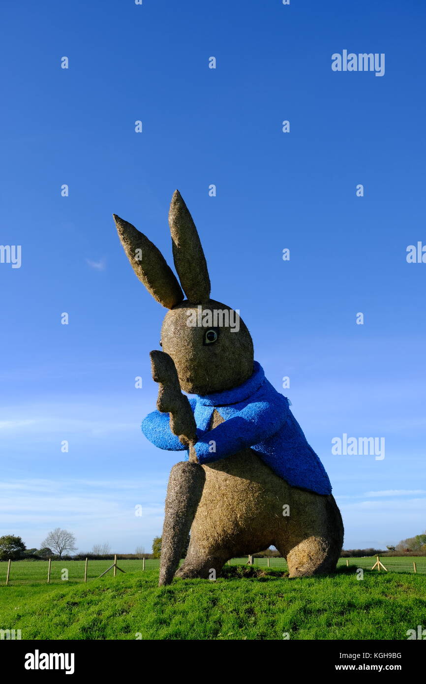 Peter rabbit sculpture straw hi-res stock photography and images - Alamy