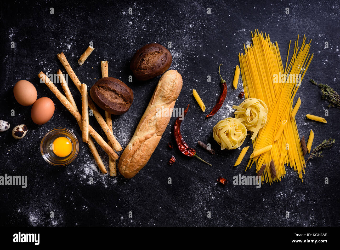 Bread and pasta, bakery or grocery background. Italian cuisine ...