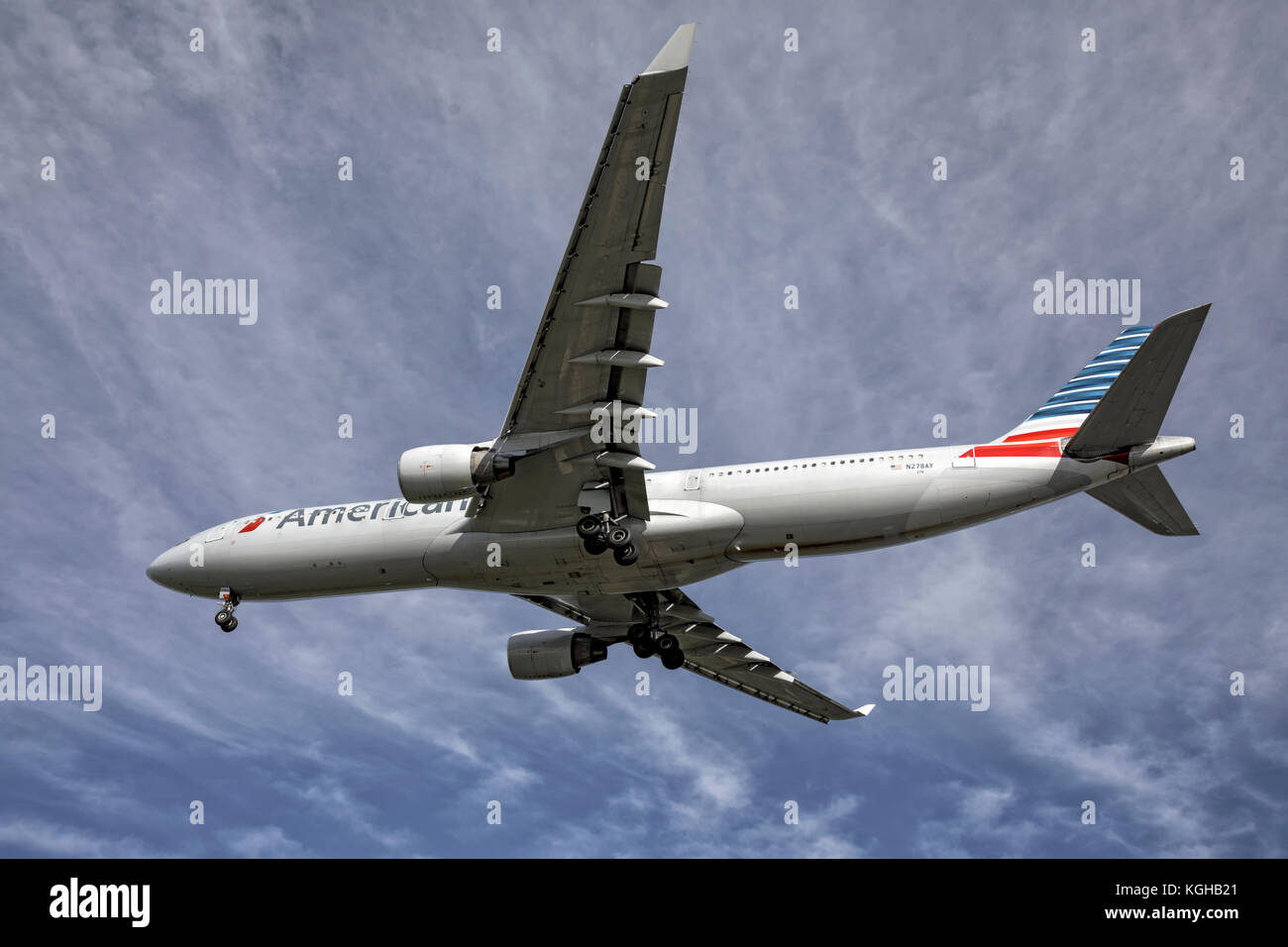 Airliner airbus a330 american airlines hi-res stock photography and ...