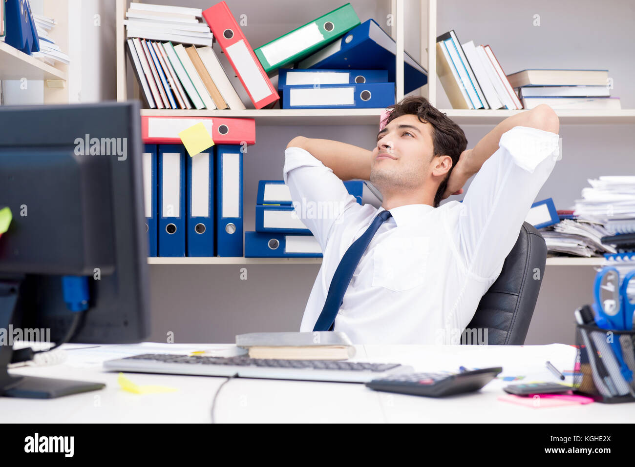 Overloaded book shelves hi-res stock photography and images - Alamy