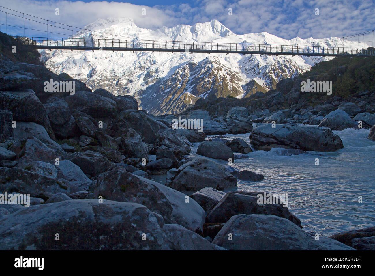 Swing bridge on the Hooker Valley Track in Aoraki/Mt Cook National Park ...